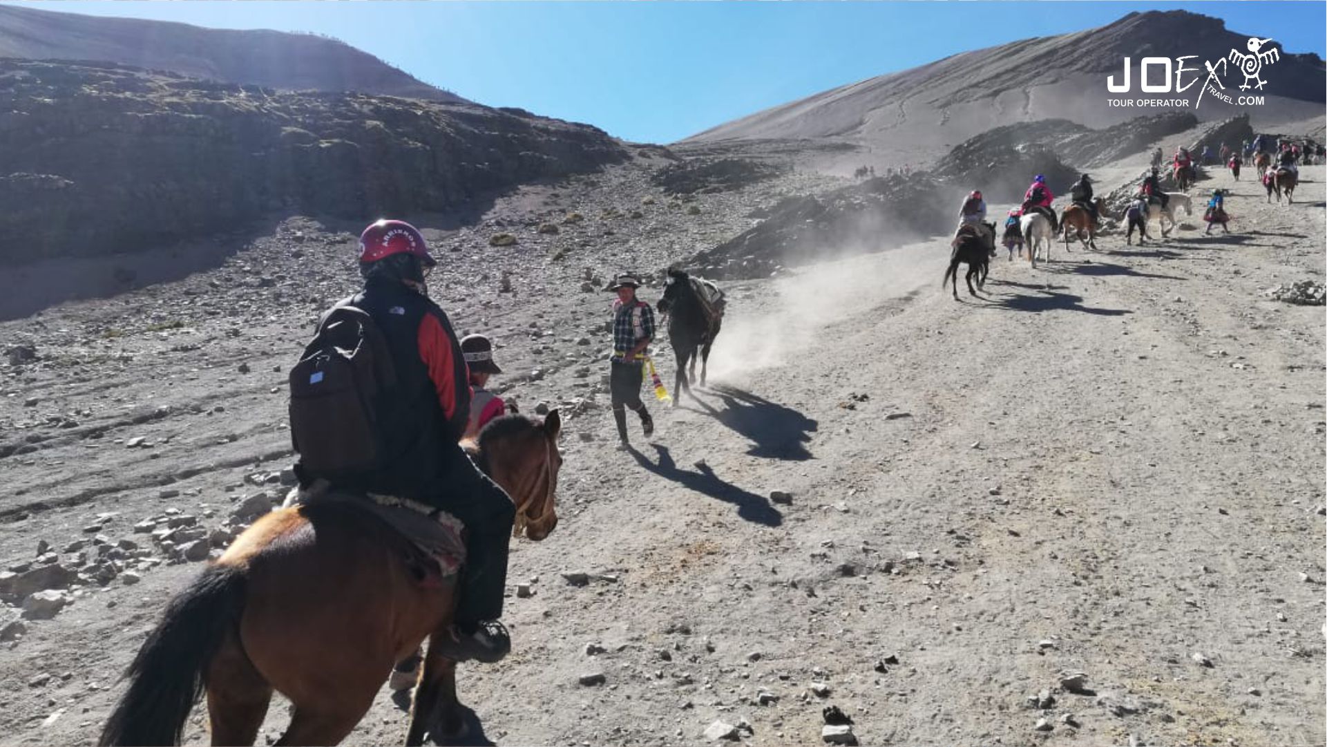 Tour a la Montaña Colorada – JOEX Travel