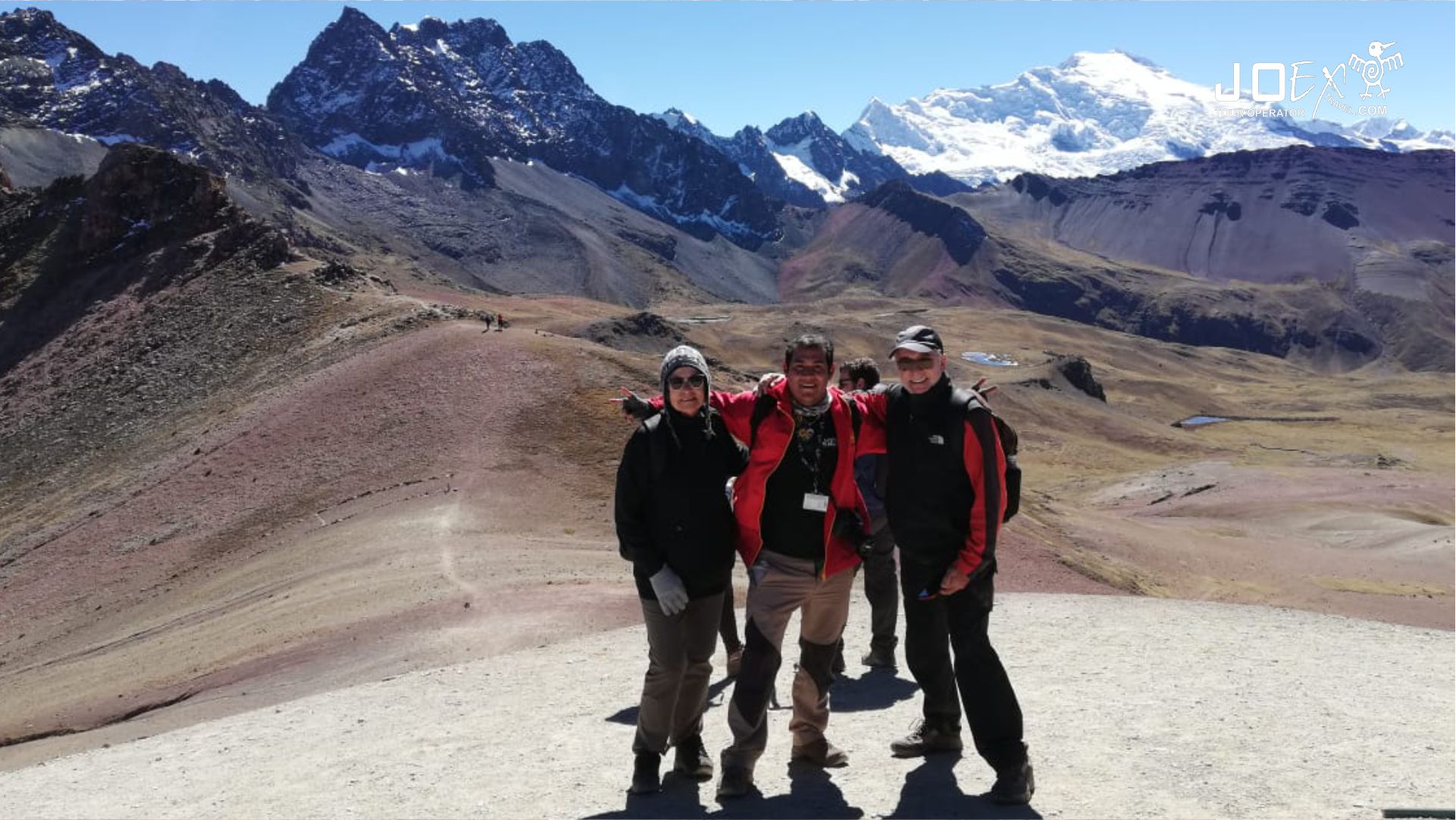 Tour a la Montaña Colorada – JOEX Travel