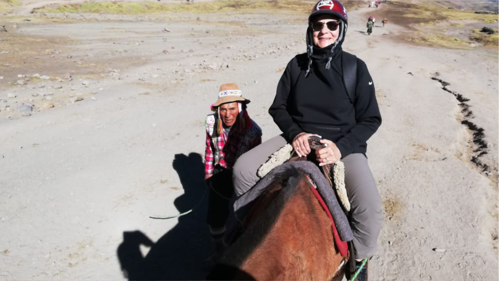 Tour a la Montaña Colorada – JOEX Travel
