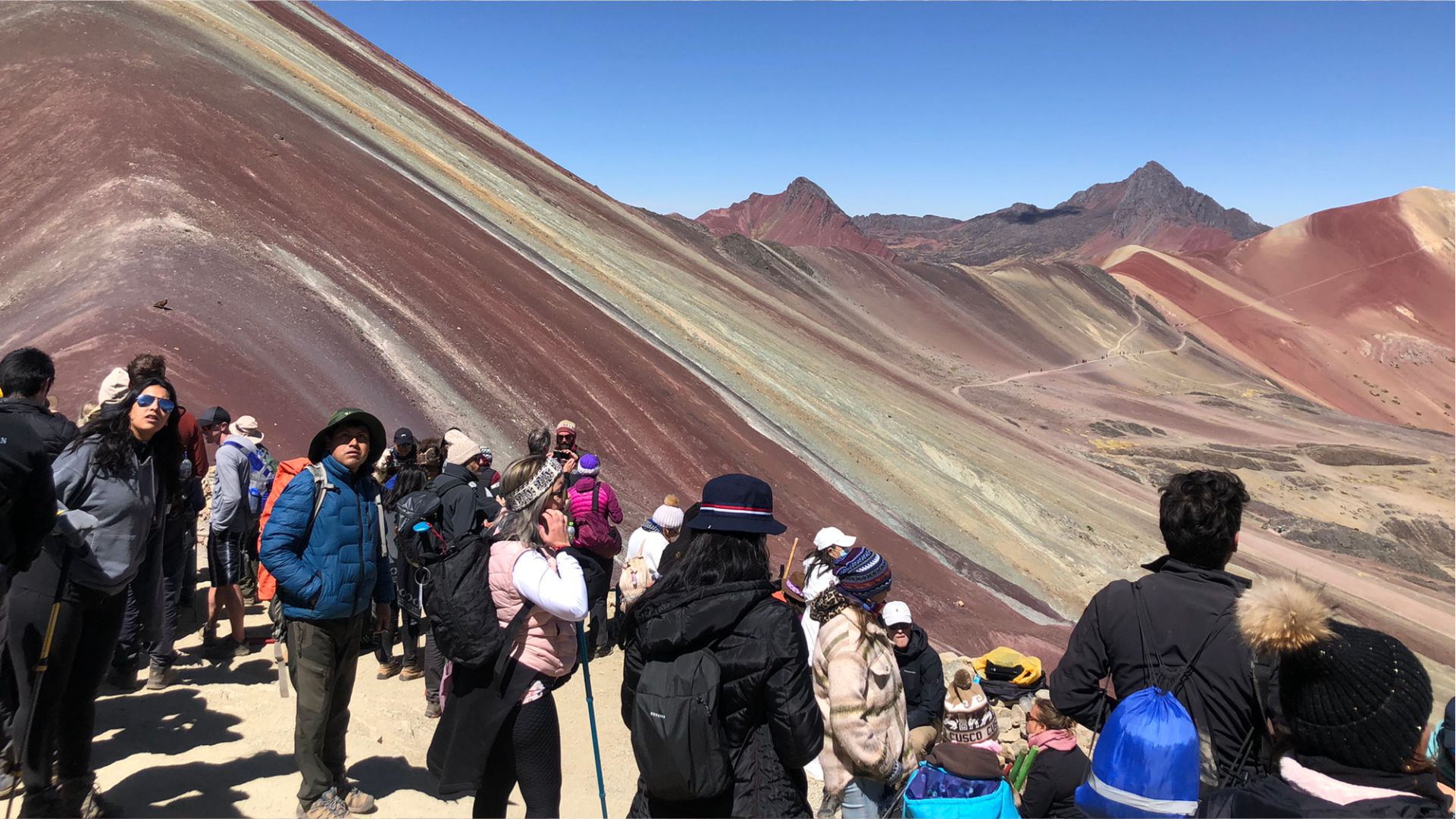 Tour a la Montaña Colorada – JOEX Travel
